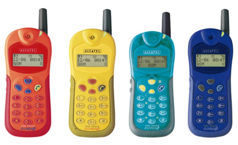 A moda retrô trouxe de volta os celulares da década de 90 | TargetHD.net